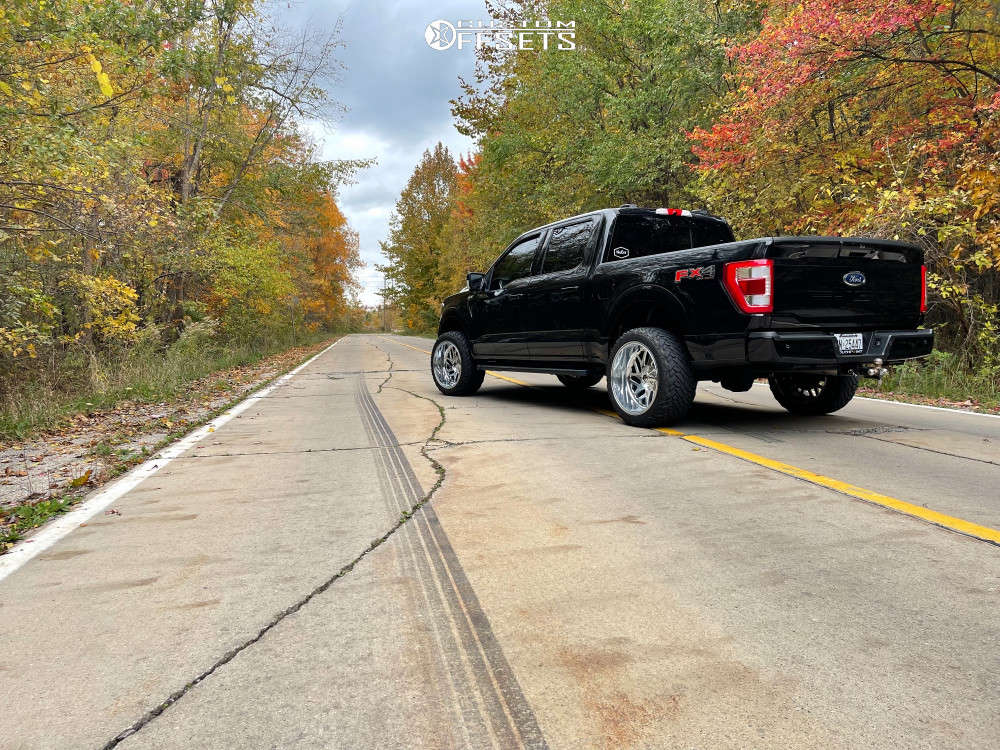2021 Ford F-150 with 22x12 -44 Fuel Triton D609 and 33/12.5R22 Fuel ...