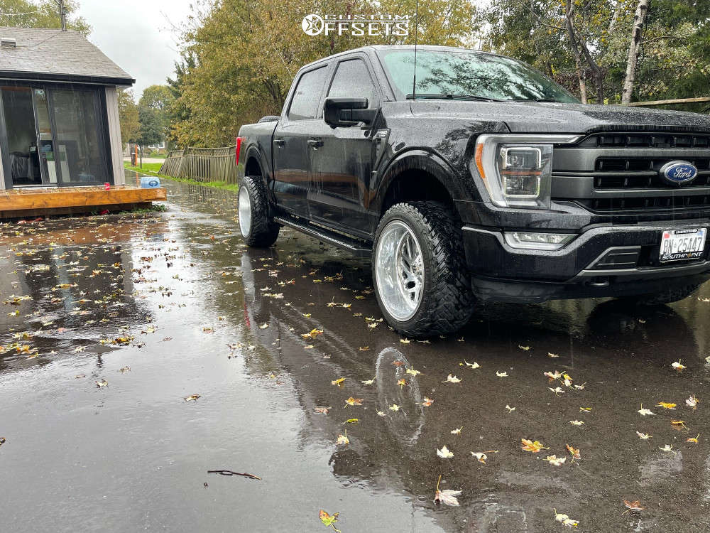 2021 Ford F-150 with 22x12 -44 Fuel Triton D609 and 33/12.5R22 Fuel ...