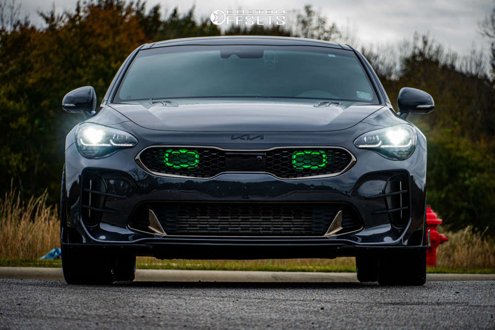 2019 Kia Stinger with 20x8.5 35 Pinnacle Splendent and 255/35R20 Nitto ...