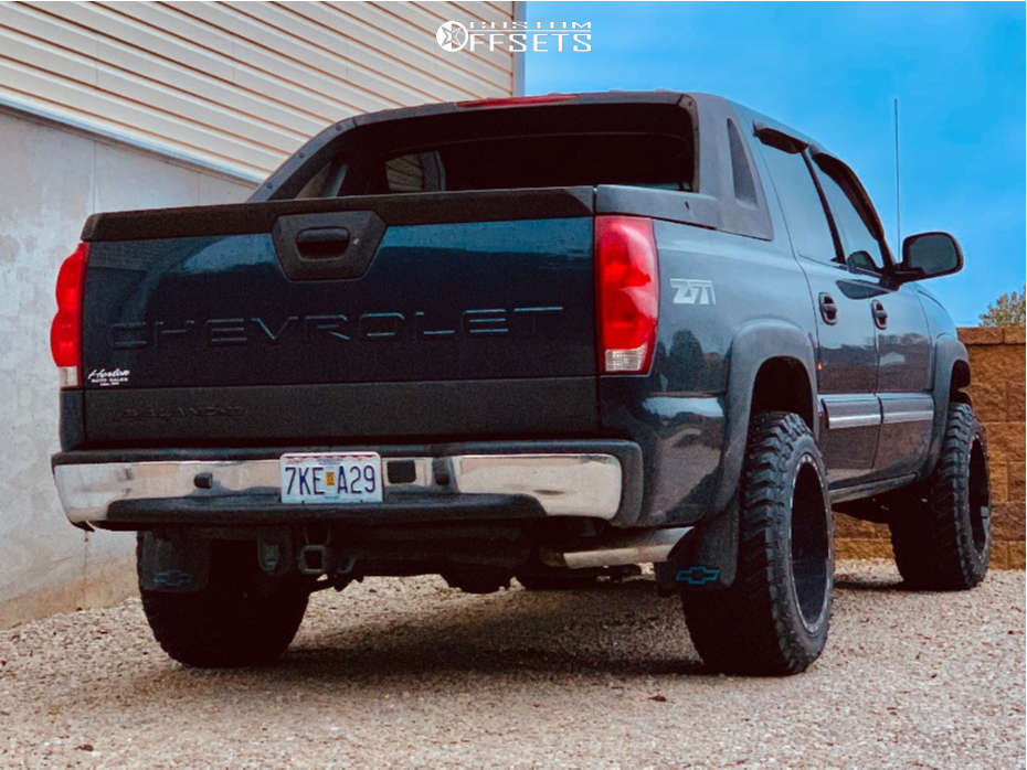 2005 Chevrolet Avalanche 1500 with 20x12 -44 TIS 544BM and 33/12.5R20 ...