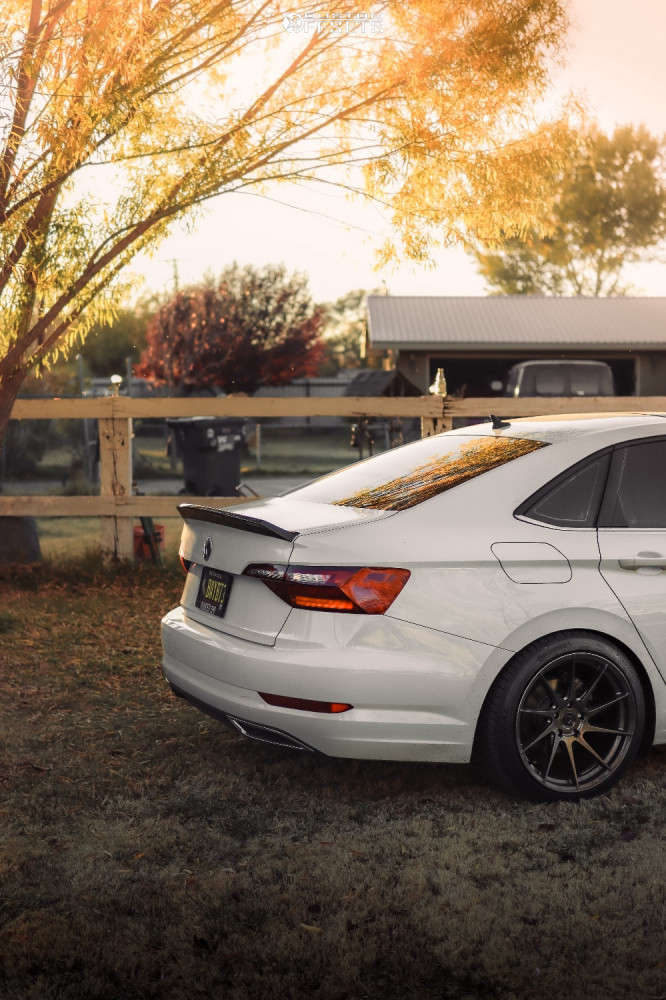 2019 Volkswagen Jetta with 18x9.5 35 Aodhan Ah09 and 235/40R18 ...
