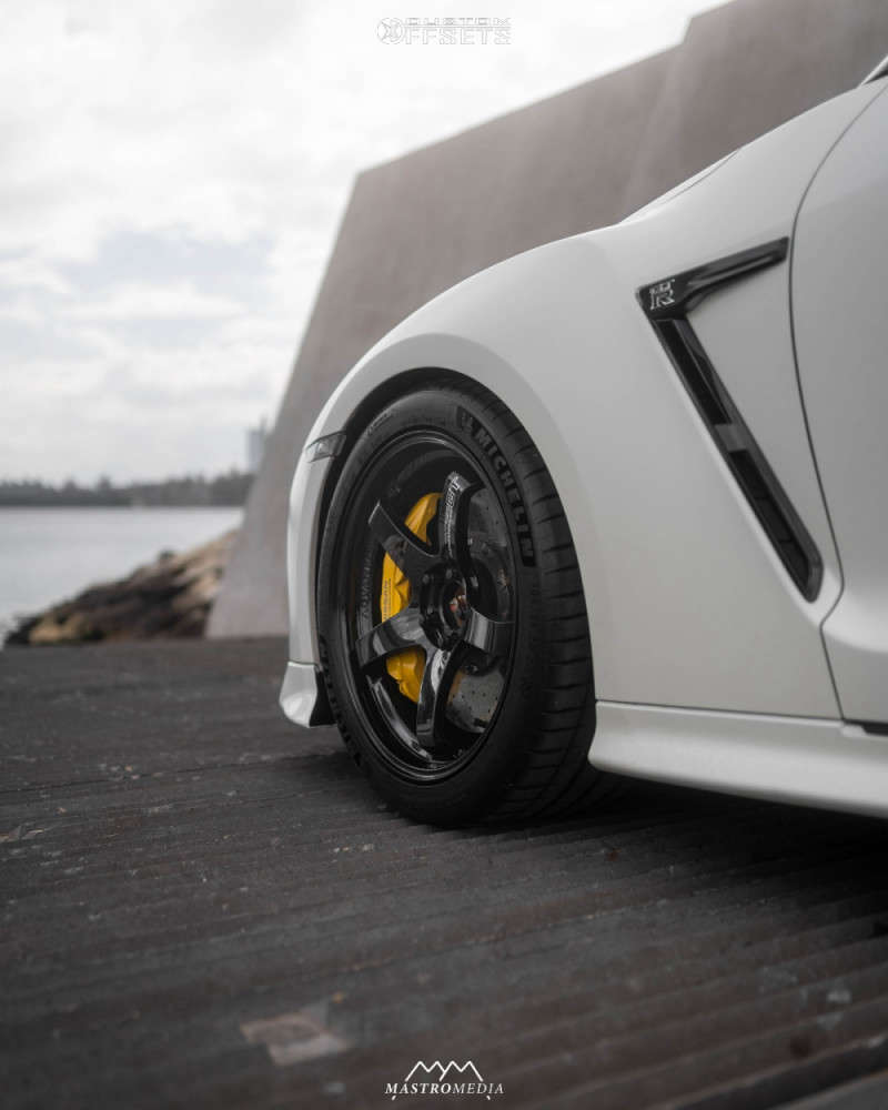 2020 Nissan GT-R with 20x10 35 Advan Gt and 295/35R20 Michelin Pilot ...