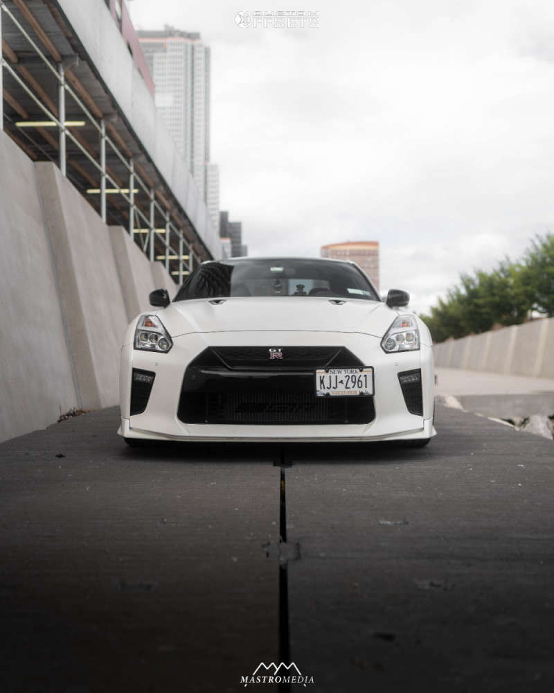 2020 Nissan GT-R with 20x10 35 Advan Gt and 295/35R20 Michelin Pilot ...