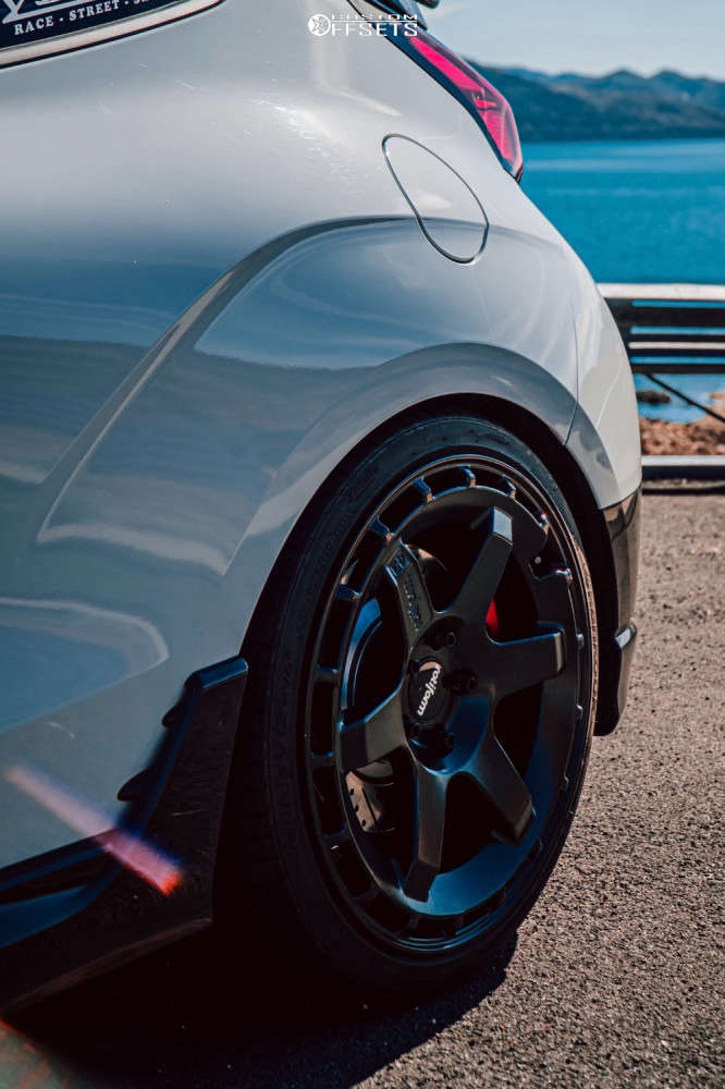 2020 Hyundai Veloster N with 19x8.5 40 Rotiform Kb1 and 225/35R19 ...