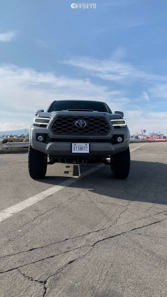2021 Toyota Tacoma with 17x8.5 0 Method Mr312 and 285/70R17 BFGoodrich ...