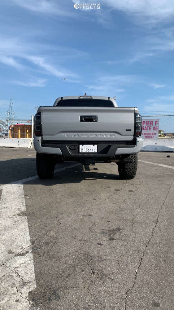 2021 Toyota Tacoma with 17x8.5 0 Method Mr312 and 285/70R17 BFGoodrich ...