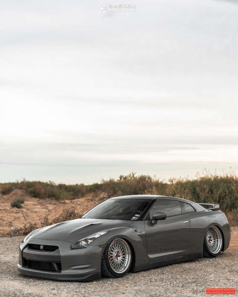 2009 Nissan GT-R with 20x10 22 GMR MS-3 and 265/35R20 Nitto Nt555 G2 ...