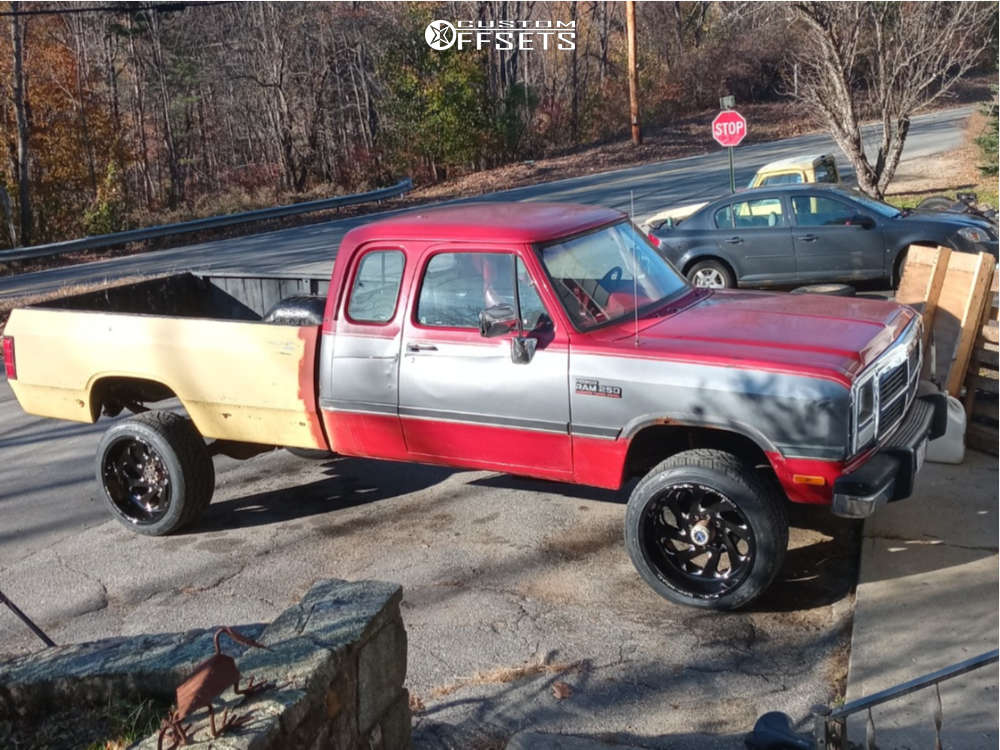 1992 Dodge W250 with 22x12 -44 Fuel Vortex and 31/12.5R22 Nitto Nt420v ...