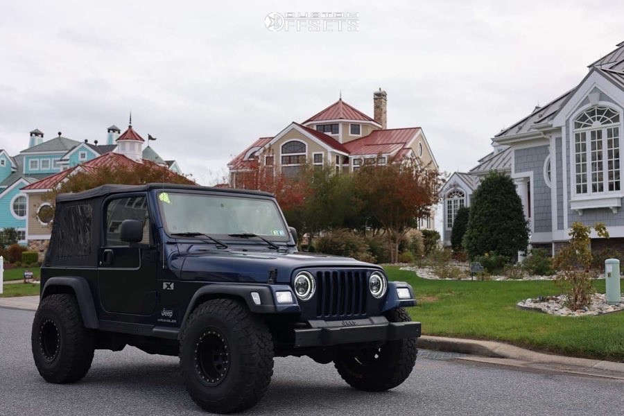 2005 Jeep Wrangler with 15x10 -44 Pro Comp Series 252 and 33/10.5R15 ...