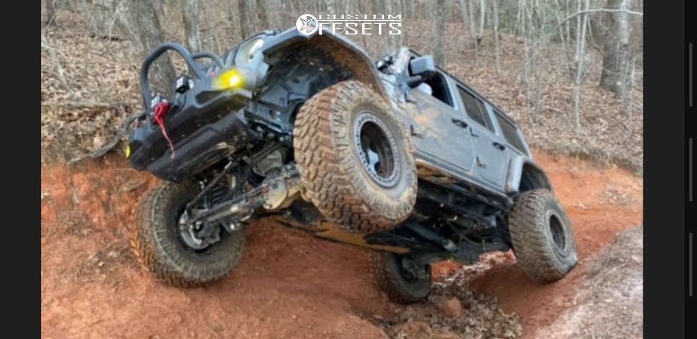 2019 Jeep Wrangler with 17x9 -38 XD XD232 RG Crawl Beadlock and 37/12 ...