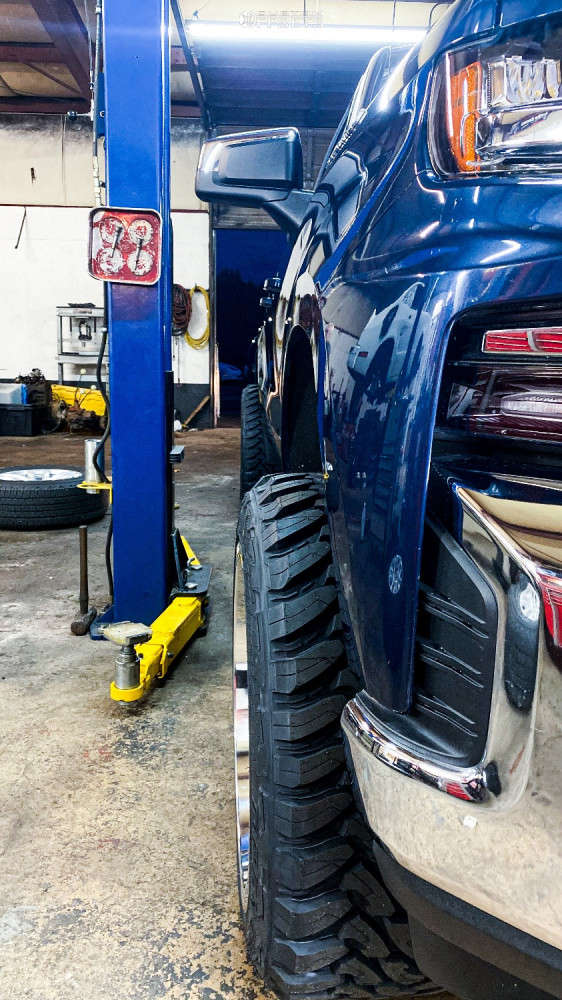 2020 Chevrolet Silverado 1500 with 22x12 -43 Fuel Ignite and 33/12.5R22 ...
