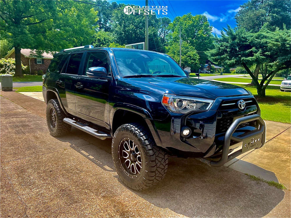 2021 Toyota 4Runner with 18x8 18 Helo He879 and 33/12.5R18 Nitto Ridge ...