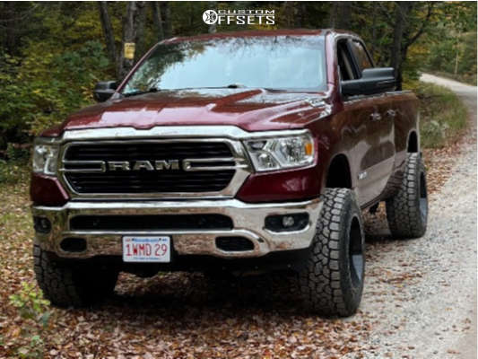 2020 Ram 1500 with 20x12 -44 Motiv Offroad Magnus and 35/12.5R20 Toyo ...