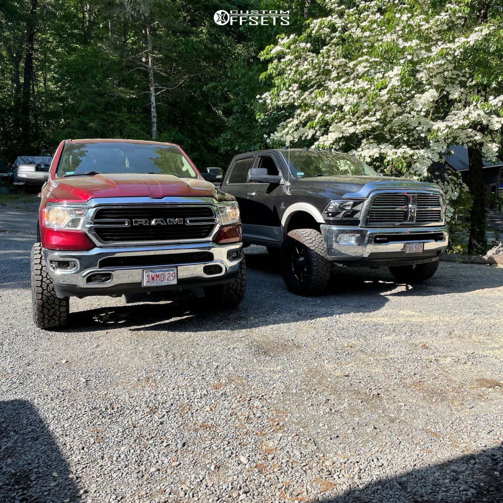 2020 Ram 1500 with 20x12 -44 Motiv Offroad Magnus and 35/12.5R20 Toyo ...