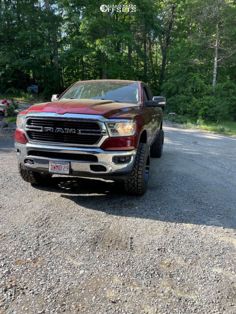 2020 Ram 1500 with 20x12 -44 Motiv Offroad Magnus and 35/12.5R20 Toyo ...
