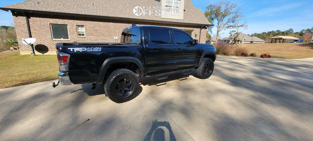 2021 Toyota Tacoma with 17x8.5 Motegi MR150 Trailite and 265/70R17 ...