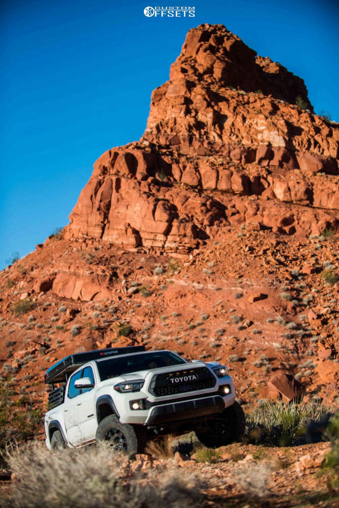 2019 Toyota Tacoma with 16x9 -12 Helo He835 and 285/11.5R16 Pro Comp A ...