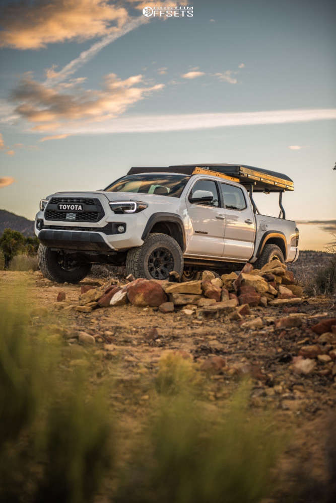 2019 Toyota Tacoma with 16x9 -12 Helo He835 and 285/11.5R16 Pro Comp A ...