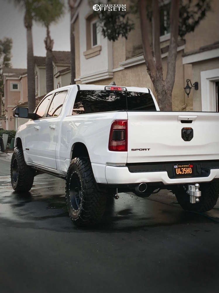2019 Ram 1500 with 20x10 -24 Method Mr606 and 37/12.5R20 Toyo Tires ...