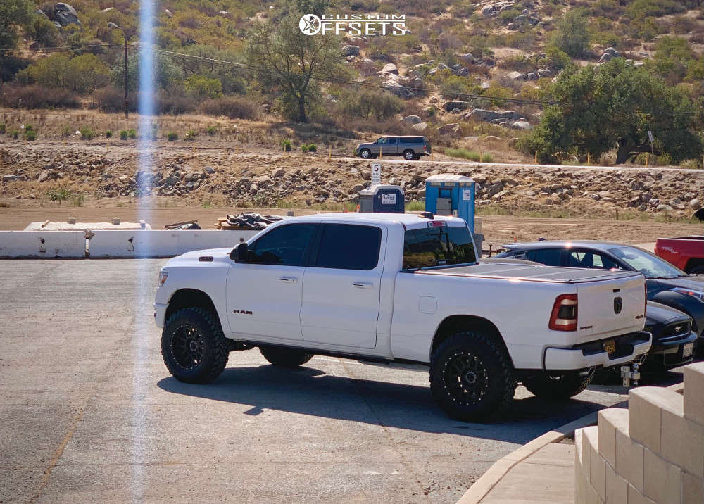2019 Ram 1500 with 20x10 -24 Method Mr606 and 37/12.5R20 Toyo Tires ...