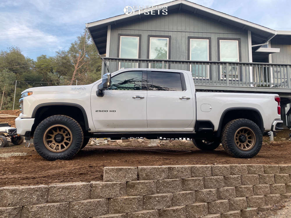 2021 Chevrolet Silverado 2500 HD with 20x10 -24 Method Mr605 and 37/12 ...