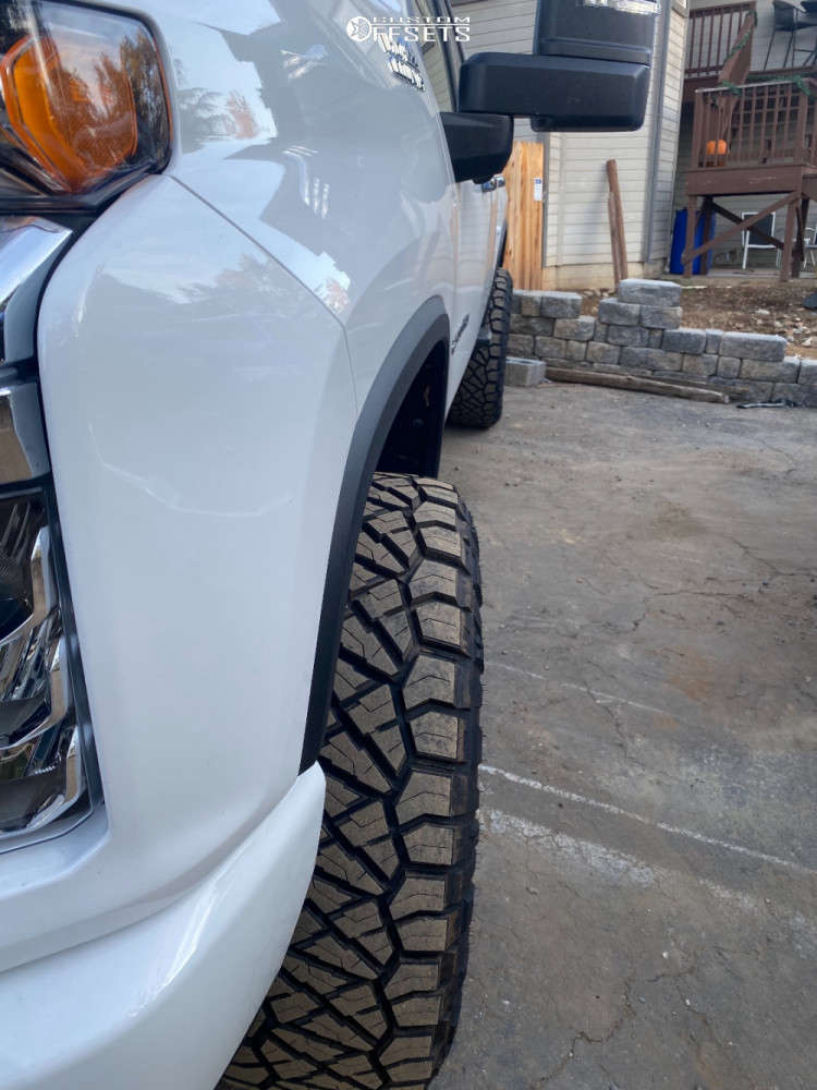 2021 Chevrolet Silverado 2500 HD with 20x10 -24 Method Mr605 and 37/12 ...