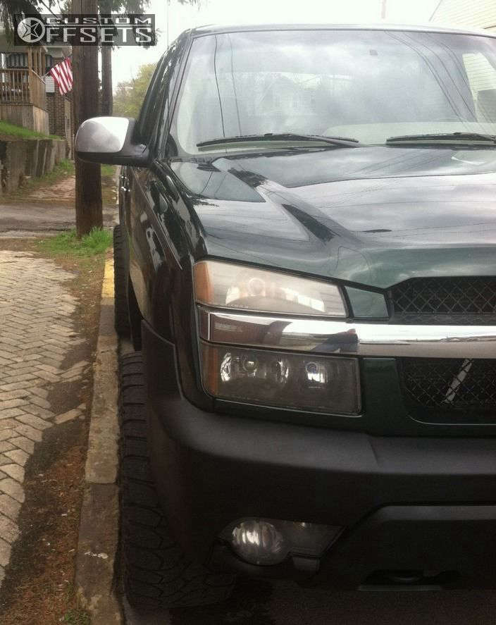 2002 Chevrolet Avalanche with 20x9 18 Helo HE835 and 33/13.5R20 Mickey ...