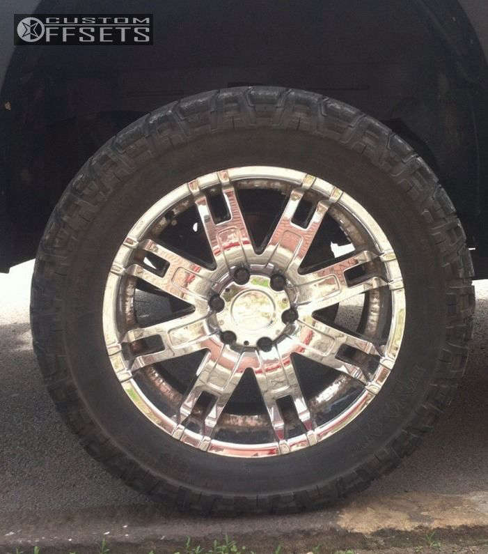 2002 Chevrolet Avalanche with 20x9 18 Helo HE835 and 33/13.5R20 Mickey ...