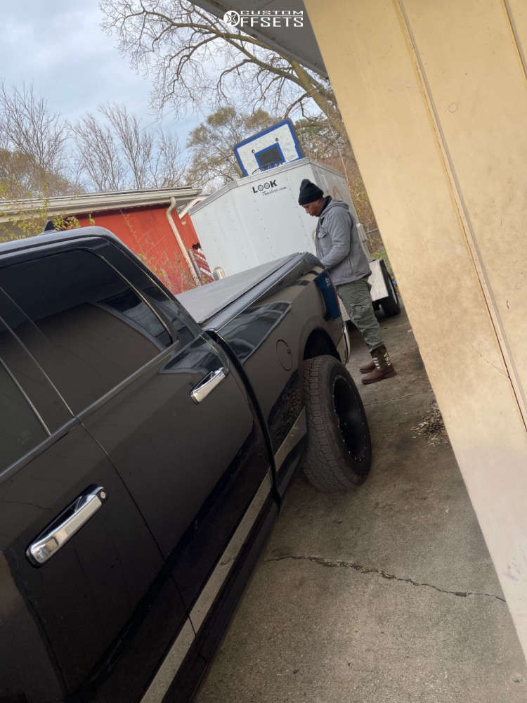 2013 Ram 1500 with 20x10 -24 Ultra Mako and 275/12.5R20 Wrangler ...
