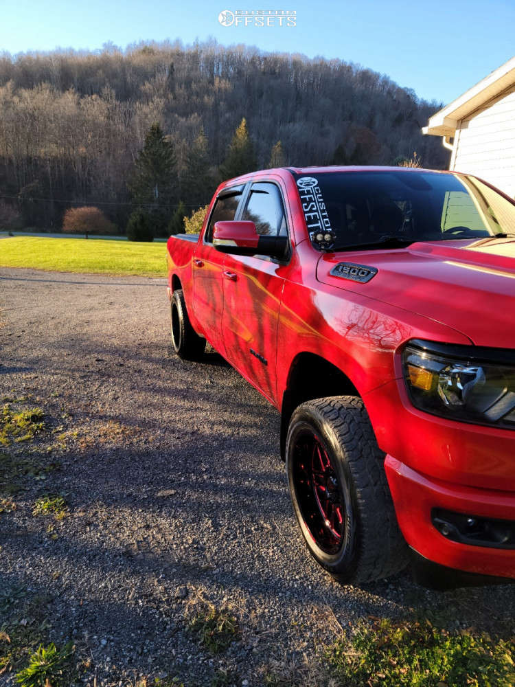 2020 Ram 1500 with 20x10 -19 Moto Metal Mo992 and 32/10.5R20 Cooper ...
