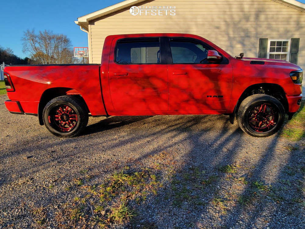 2020 Ram 1500 with 20x10 -19 Moto Metal Mo992 and 32/10.5R20 Cooper ...
