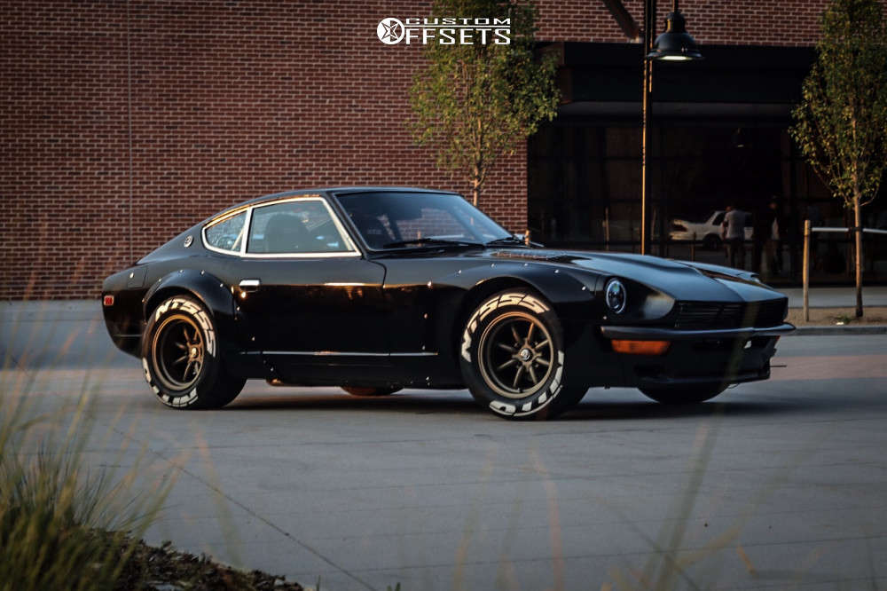 1971 Nissan 240Z with 15x10 -20 Black Racing and 275/60R15 Nitto Nt555r ...