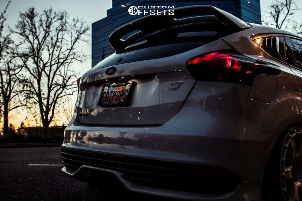 2018 Ford Focus with 19x8.5 42 Rotiform Kb1 and 245/35R19 Velozza Zxv4 ...