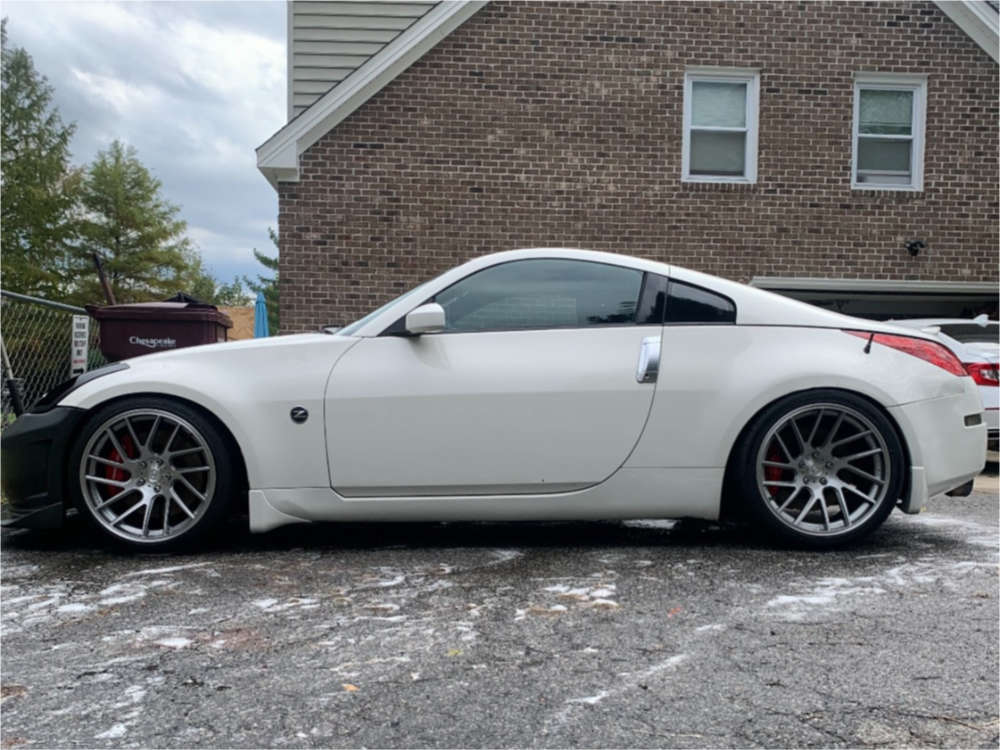 2005 Nissan 350Z with 19x9.5 15 Anovia Elder and 245/35R19 Hankook ...
