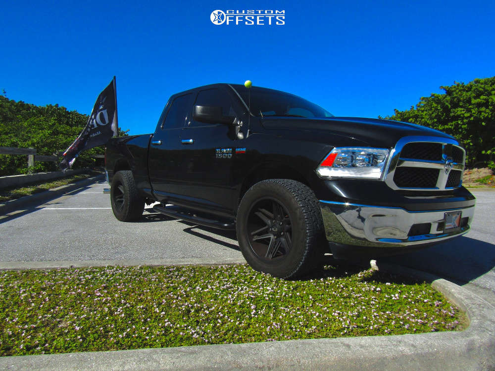 2018 Ram 1500 with 20x10 -25 Vision Razor and 33/11.5R20 Nexen Roadian ...