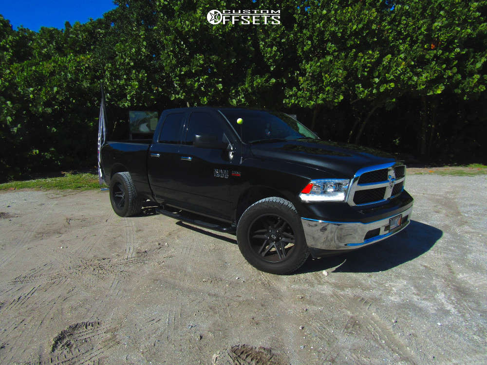 2018 Ram 1500 with 20x10 -25 Vision Razor and 33/11.5R20 Nexen Roadian ...