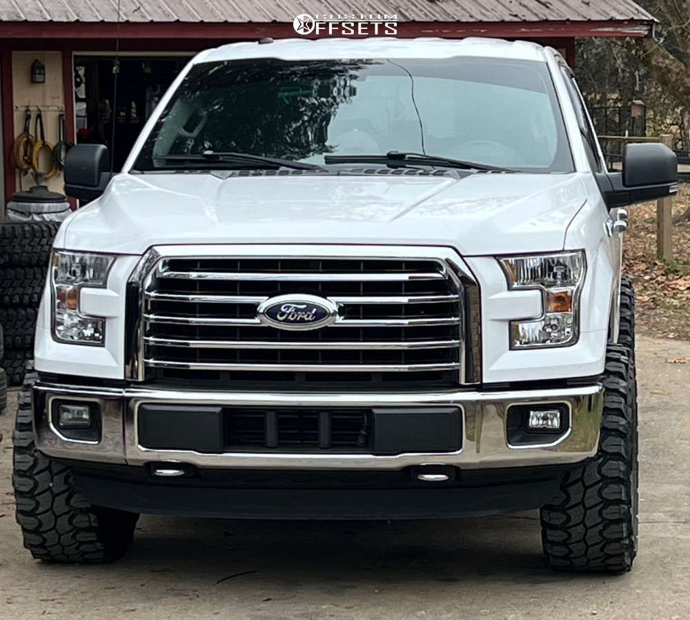 2016 Ford F-150 with 20x10 -24 Moto Metal Mo970 and 33/12.5R20 ...