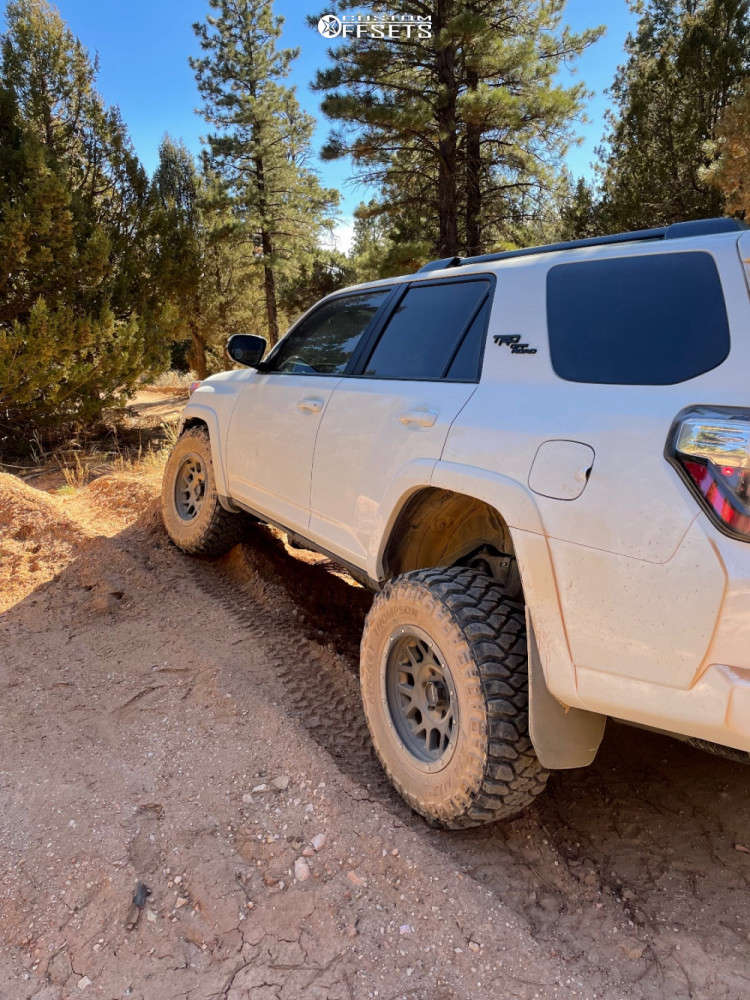2022 Toyota 4Runner with 17x9 -6 Pro Comp Series 40 and 285/70R17 ...
