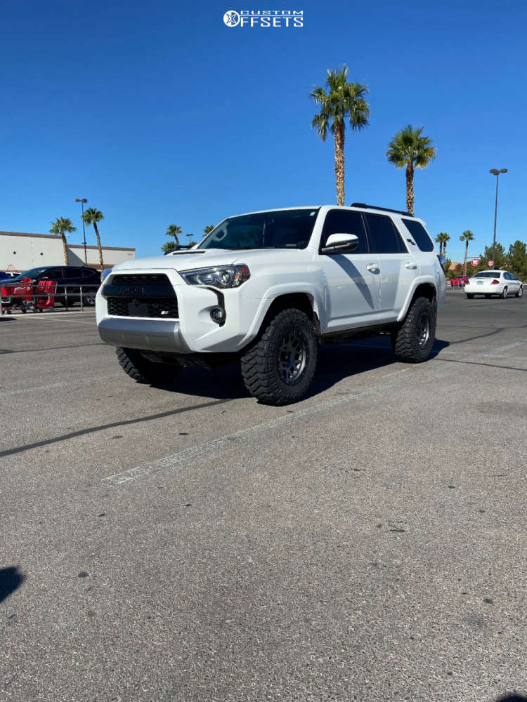 2022 Toyota 4Runner with 17x9 -6 Pro Comp Series 40 and 285/70R17 ...