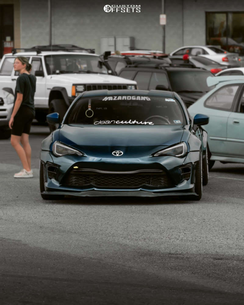 2014 Scion FR-S with 18x9.5 44 F1R F101 and 235/45R18 Westlake and ...