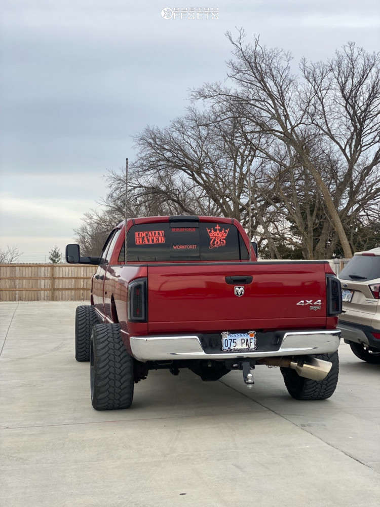 2007 Dodge Ram 2500 with 24x14 -75 Fuel D611 and 35/13.5R24 AMP Mud ...