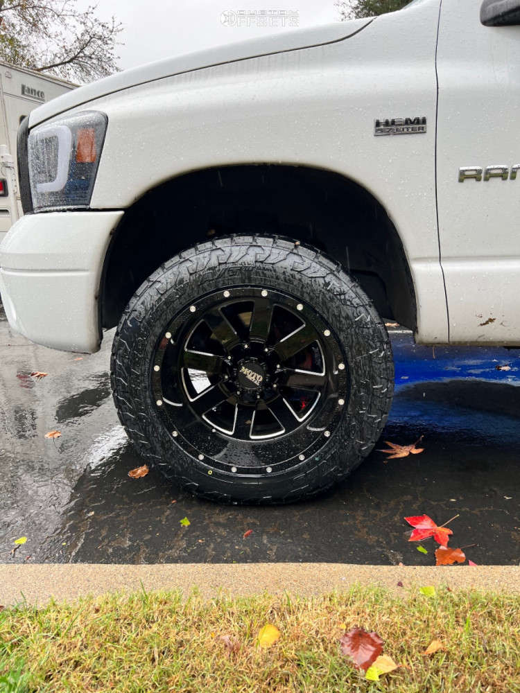 2007 Dodge Ram 1500 with 20x12 -44 Moto Metal Mo962 and 33/12.5R20 Toyo ...