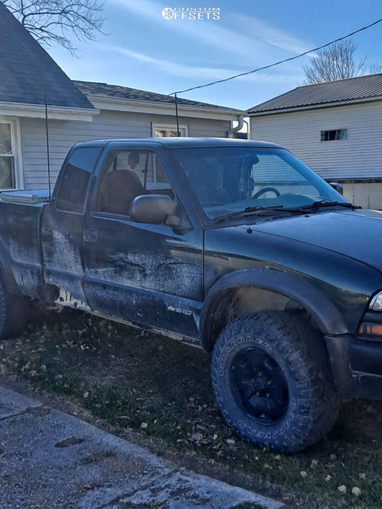 2002 Chevrolet S10 with 18x16 12 Anthem Off-Road Commander and 33/15 ...