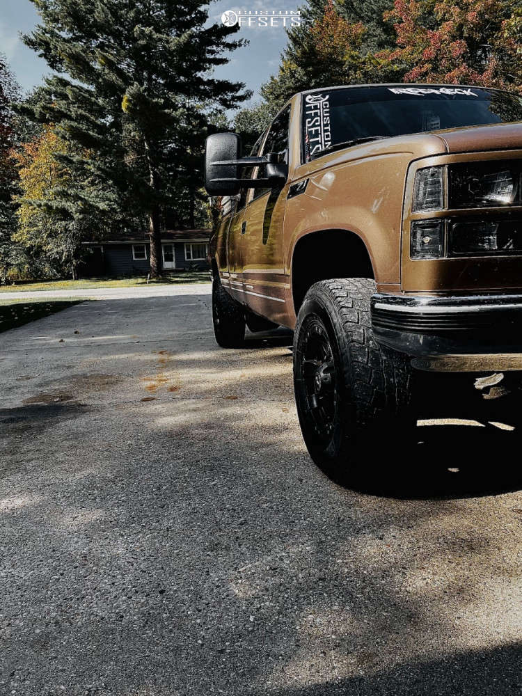 1995 GMC K1500 with 16x8.5 Raceline Raptor and 30/9.5R16 General ...