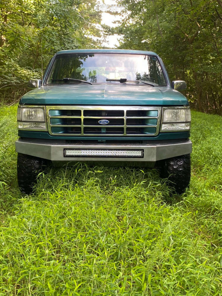 1996 Ford Bronco with 17x9 19 Method Mr301 and 315/70R17 Mickey ...