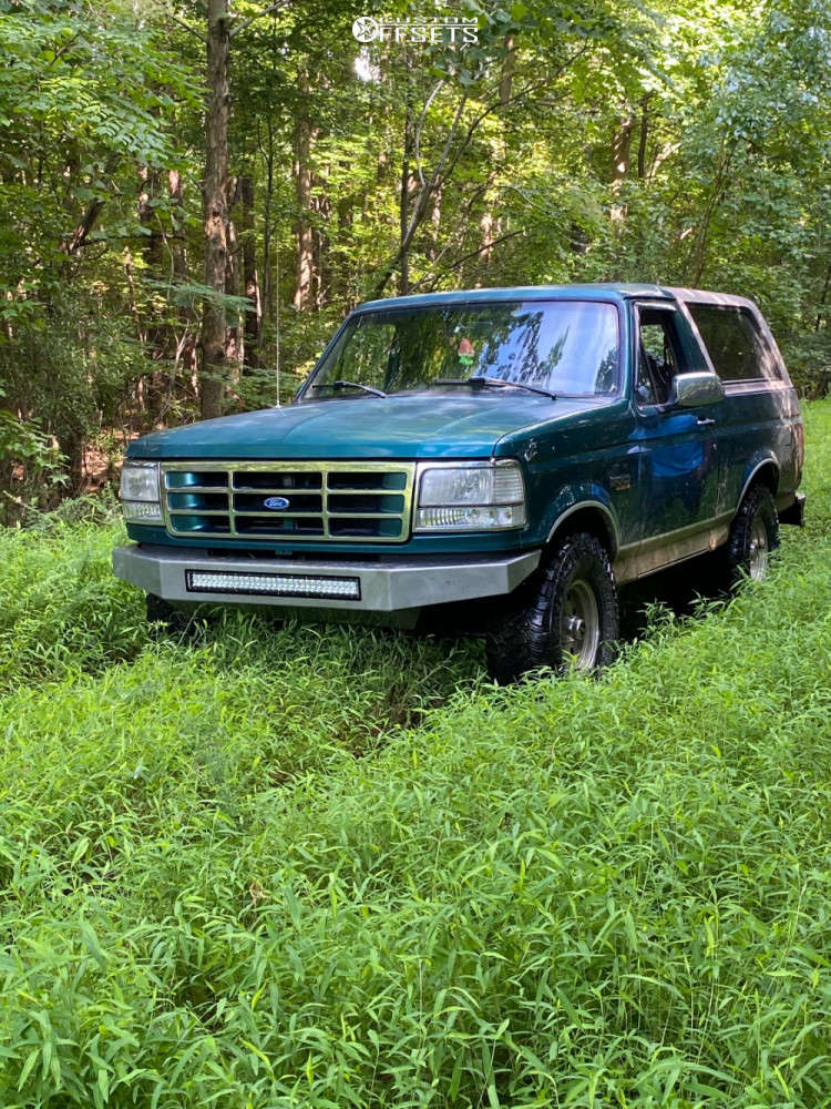 1996 Ford Bronco with 17x9 19 Method Mr301 and 315/70R17 Mickey ...