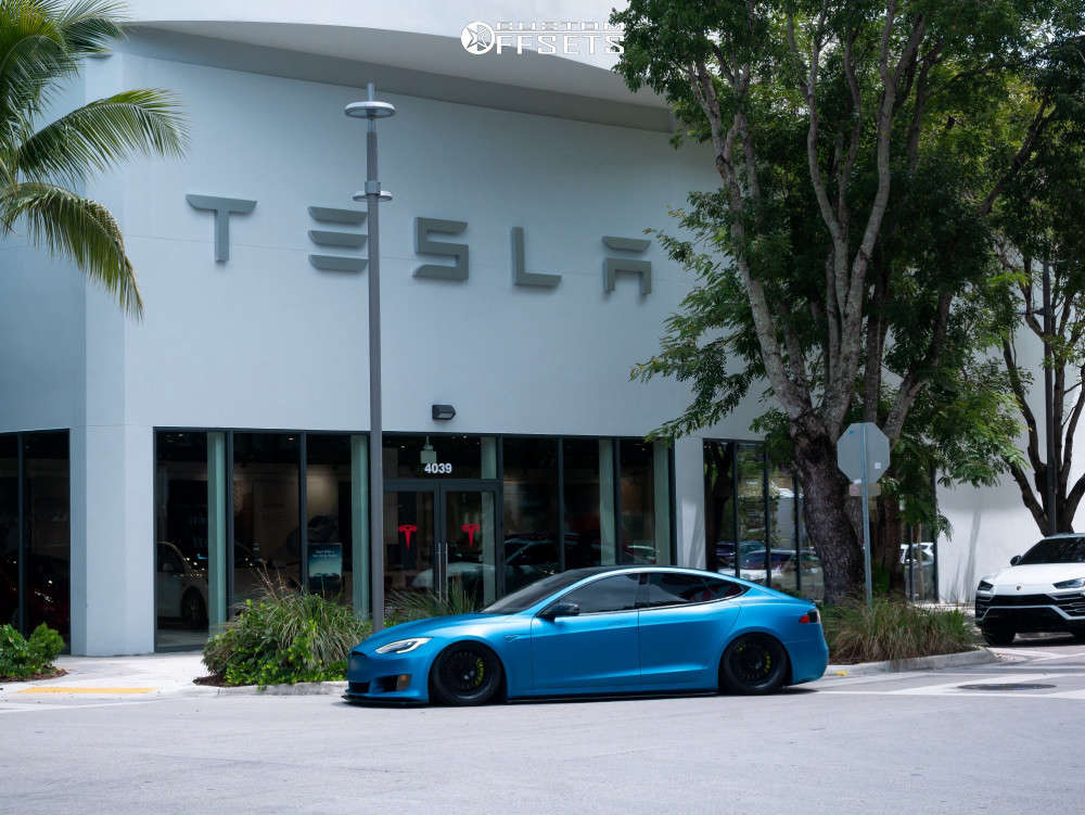 2016 Tesla S with 20x9 30 Rotiform Lhr and 245/30R20 Michelin Pilot ...