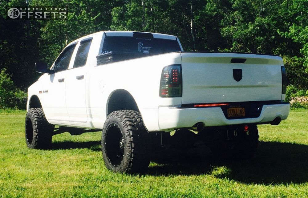 2014 Ram 1500 with 20x12 -44 TIS 535B and 35/12.5R20 Nitto Trail ...