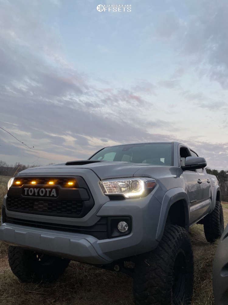 2019 Toyota Tacoma with 17x9 -1 Icon Alpha and 35/12.5R17 Maxxis Razr M ...