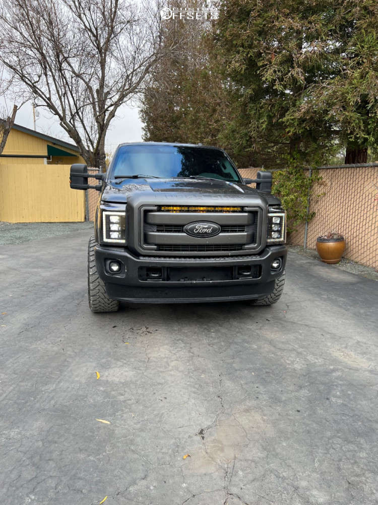 2015 Ford F-250 Super Duty with 18x9 -12 Method Nv and 35/13.5R18 Toyo ...